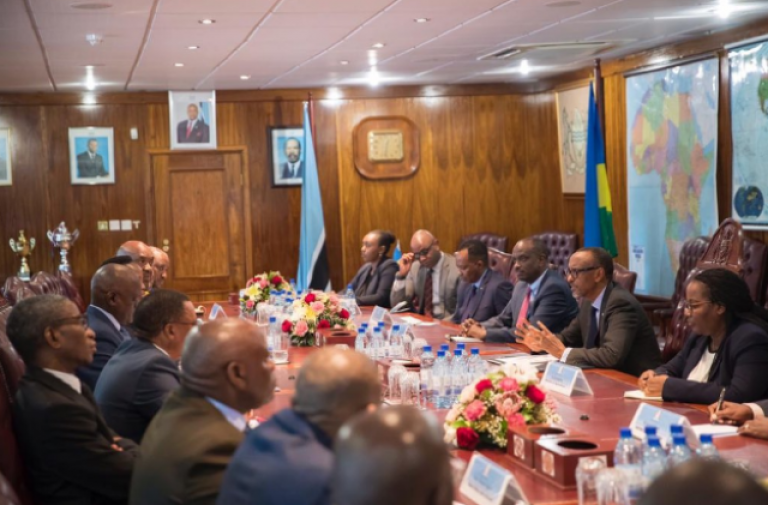 Presidents Kagame, Dr. Mokgweetsi Masisi Hold Talks in Botswana - KT PRESS