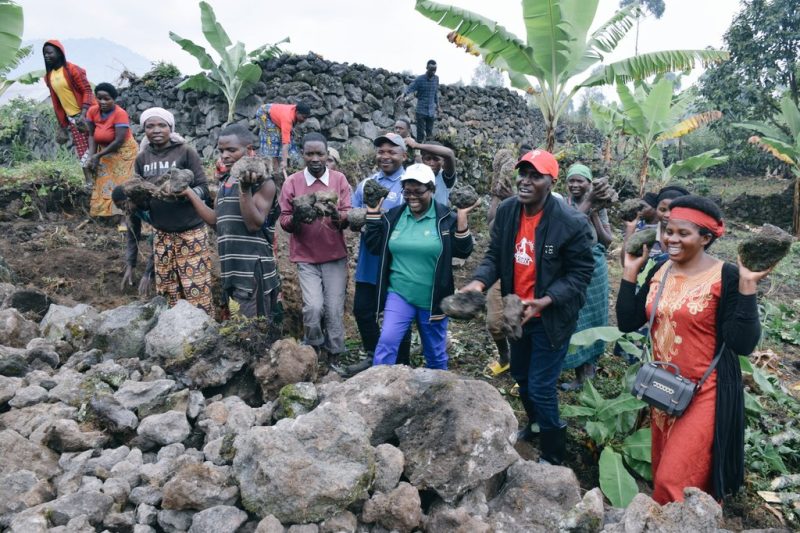 Neighbors Gather for Public Works, Development Talks at Umuganda - KT PRESS