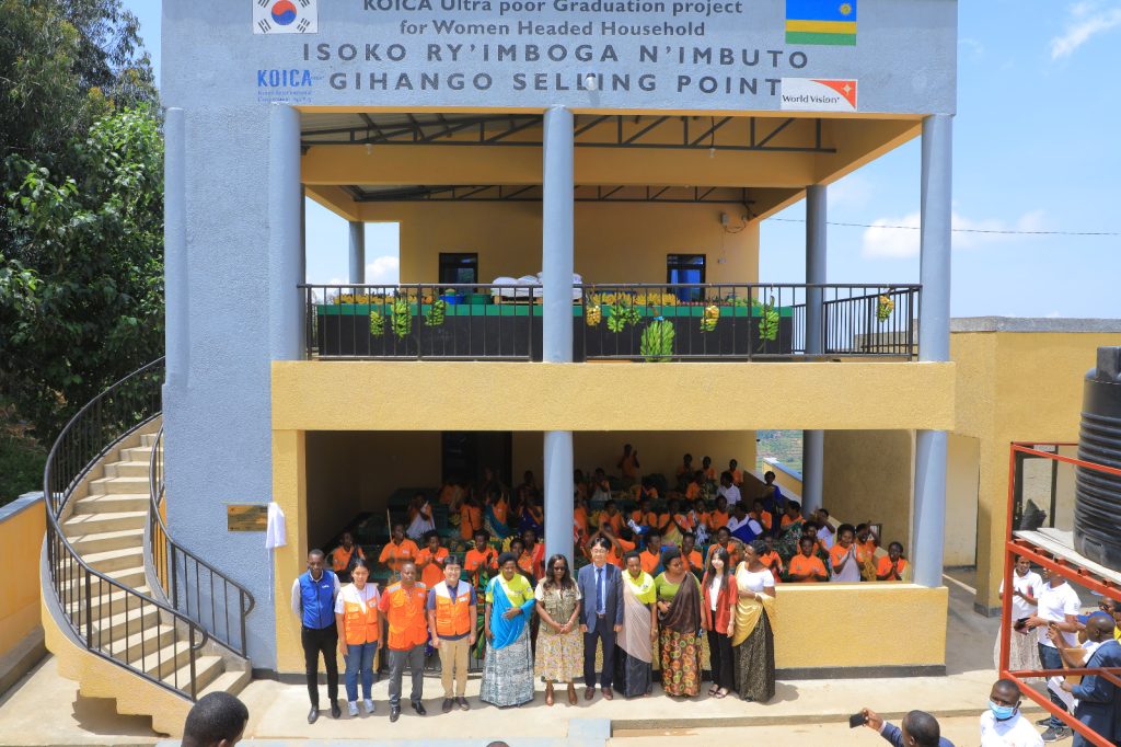 From World Vision with Love: Two Modern Markets for Rutsiro Women – KT ...