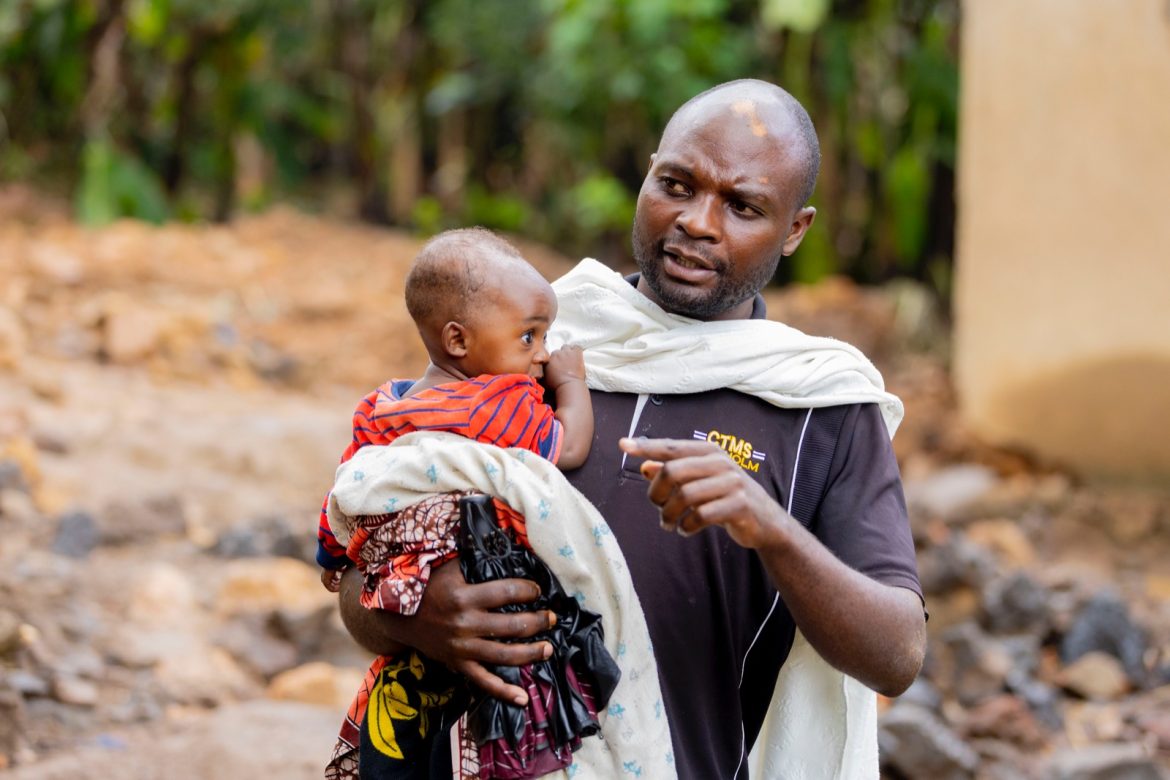 Heart-breaking Story of Flood Disaster That Separated Baby from Mother ...