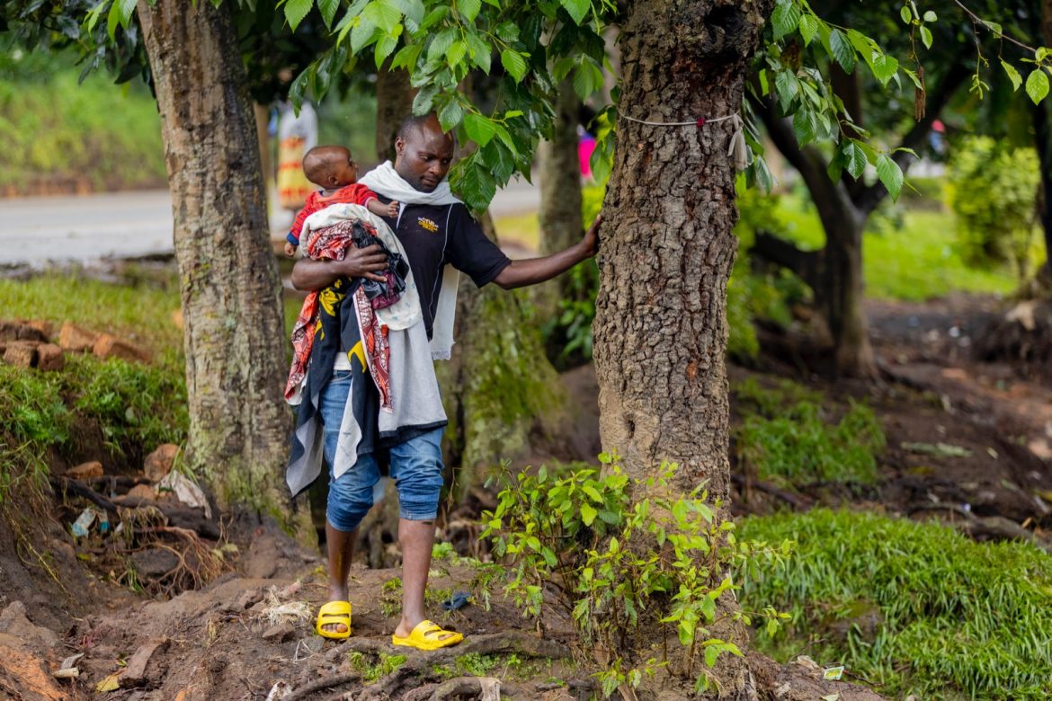 Heart-breaking Story of Flood Disaster That Separated Baby from Mother ...