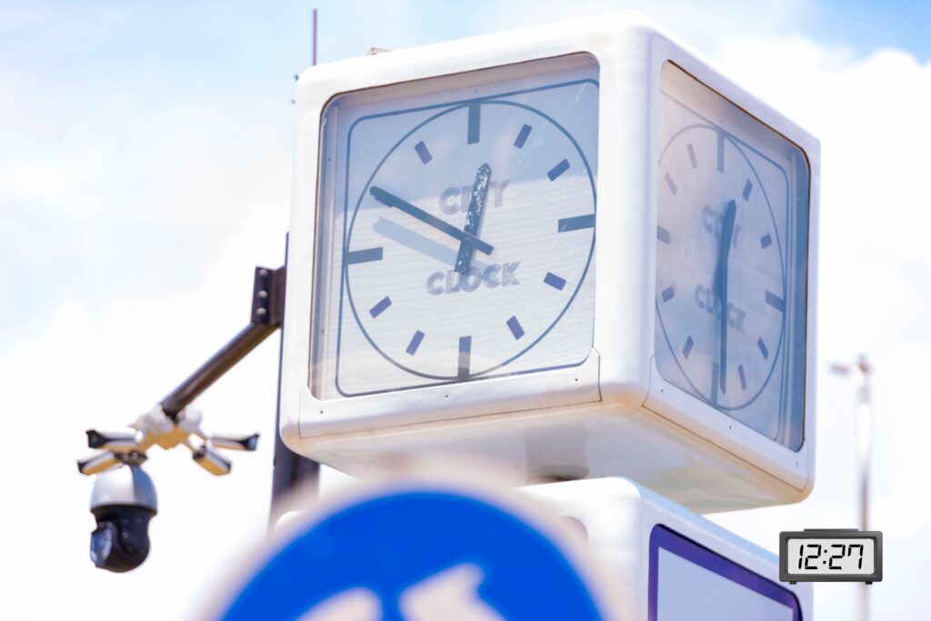 The City Clocks Are Losing Time - KT PRESS