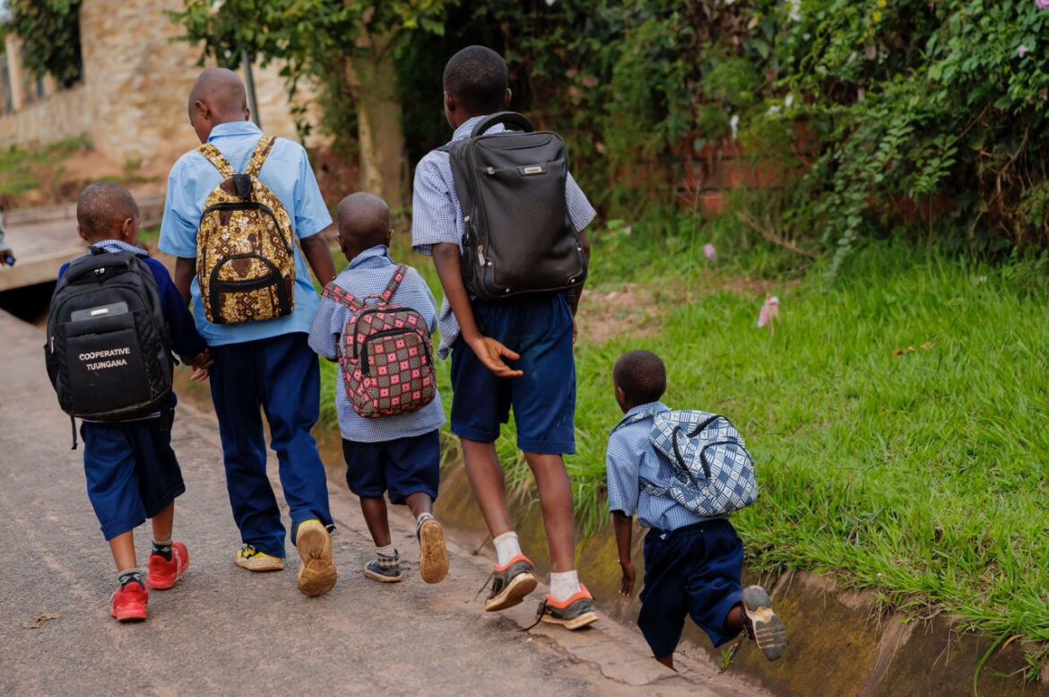 Dangers of Heavy School Bags and What Needs to Be Done to Fix the Problem – KT PRESS